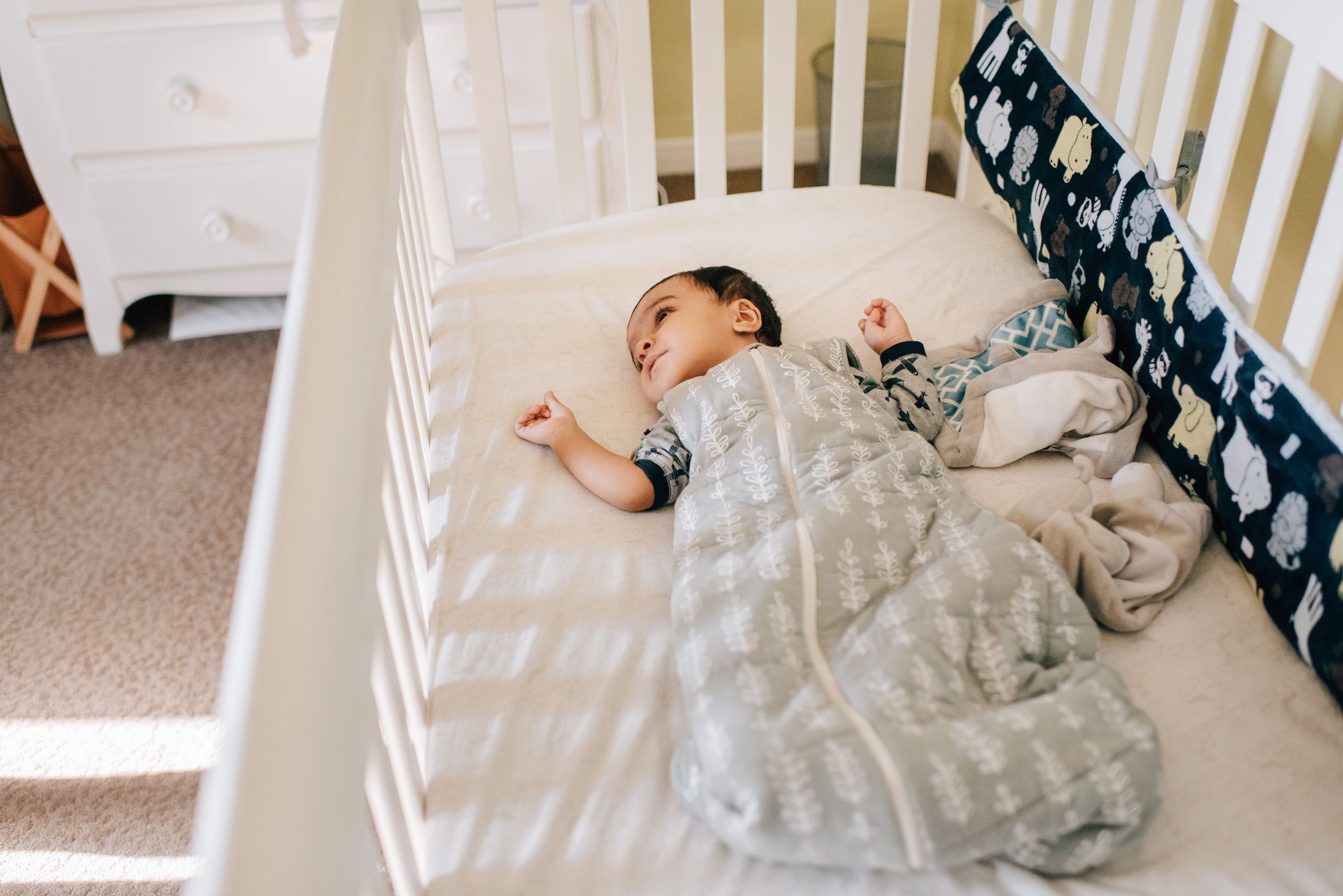 Bébé : à quel âge faut-il arrêter la gigoteuse