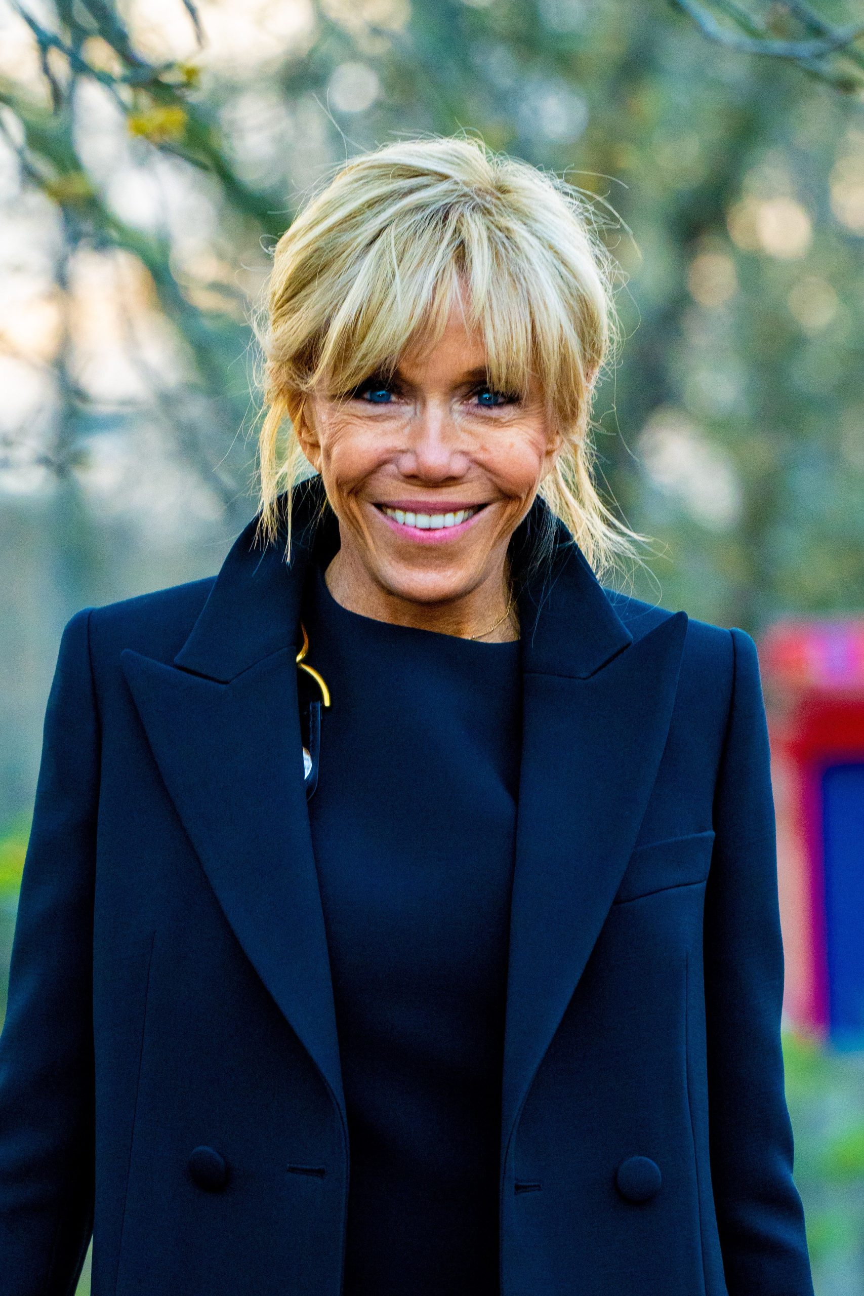 Brigitte Macron sublime, elle s'affiche avec un costume qui la magnifie