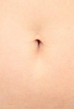 La chirurgie esthétique du nombril, nouvelle tendance en vogue