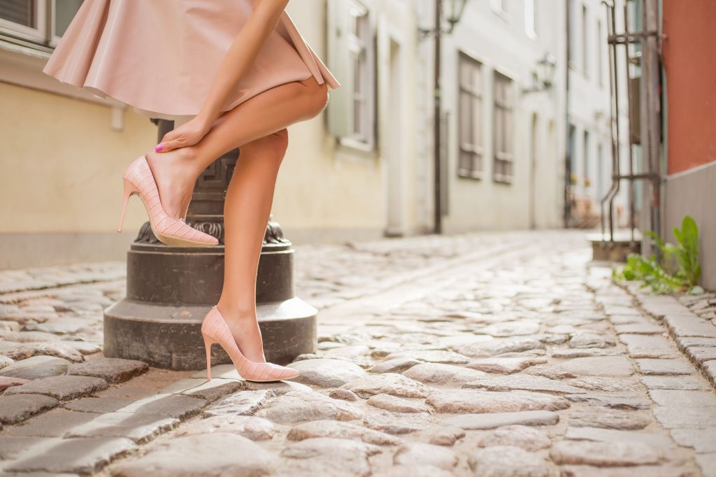 Comment marcher avec des talons sans souffrir