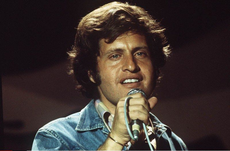 30 ans après sa mort, Joe Dassin renaît en chansons