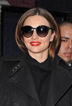 Miranda Kerr : Topless pour le Vogue Coréen (Photos)