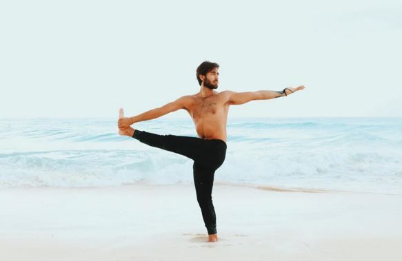 Patrick Beach, le professeur de yoga qui affole Instagram