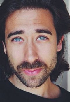 Patrick Beach, le professeur de yoga qui affole Instagram