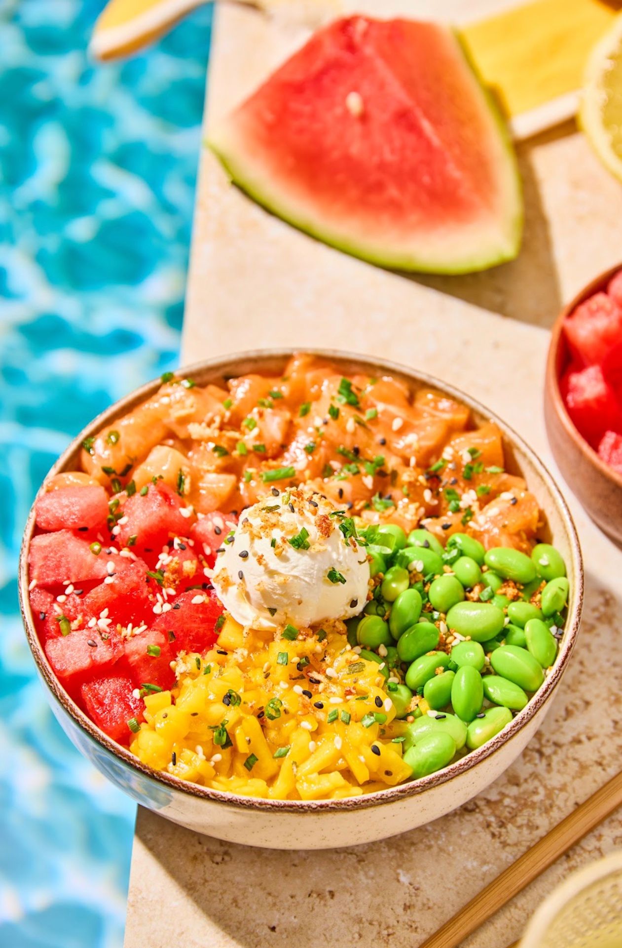 Cette recette saine de poke bowl a été imaginée en collaboration avec ...