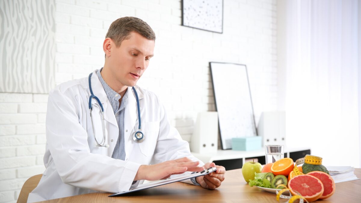 Cancer : les 4 aliments à bannir au dîner selon un oncologue