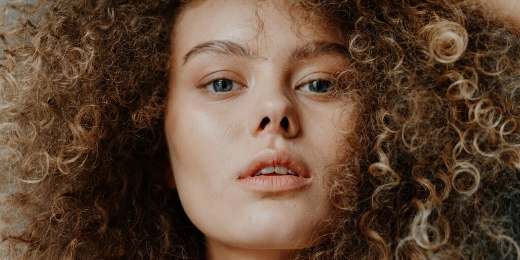 Cheveux bouclés : cet accessoire à moins de 10 euros vous permettra de ...